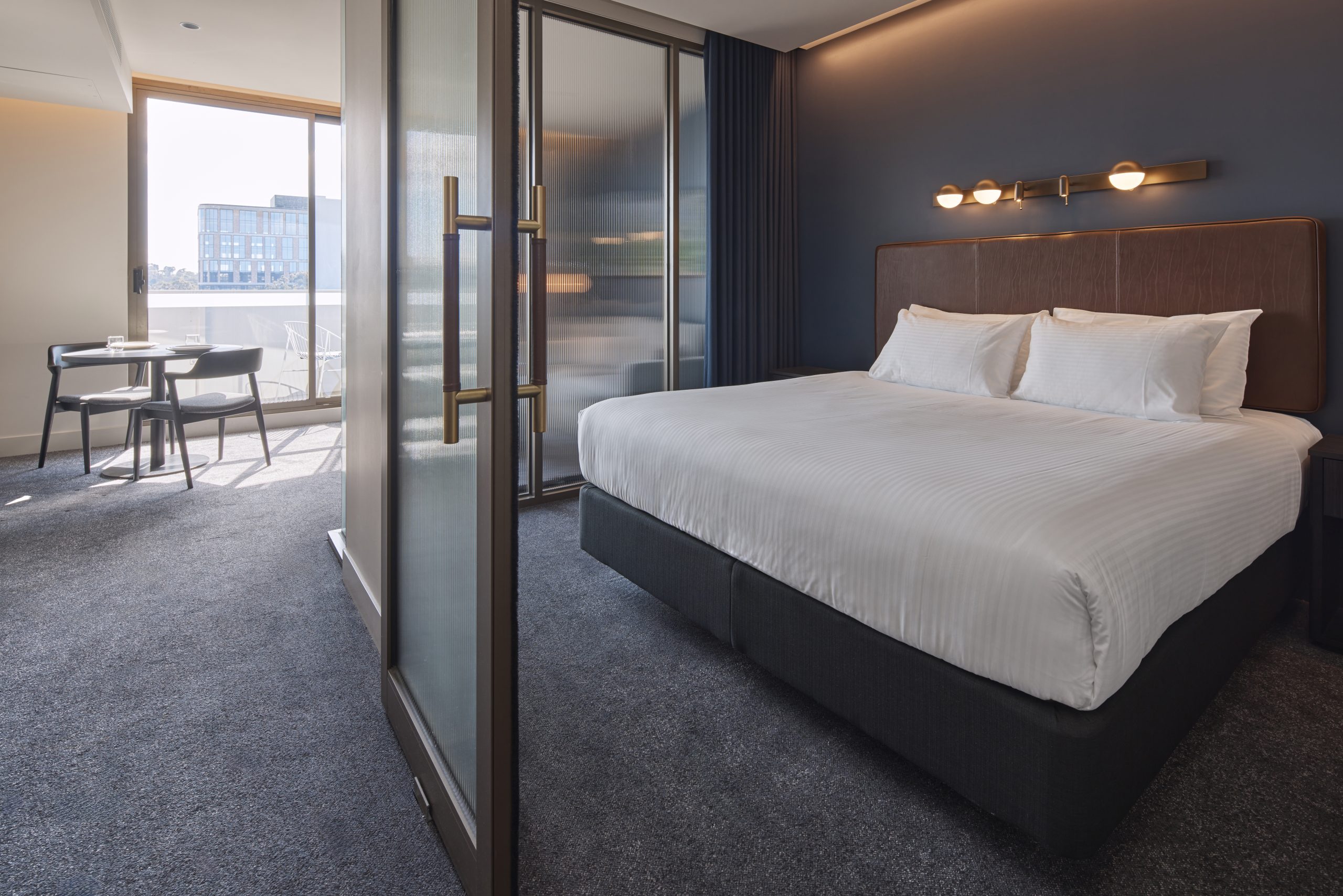 One Bedroom King Balcony Apartment - Rydges Ringwood