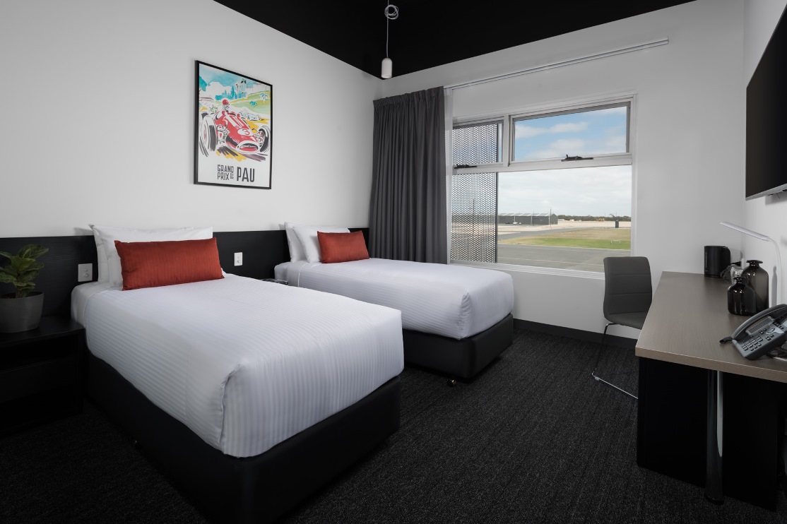 Paddock Twin Room | Rydges Pit Lane Hotel