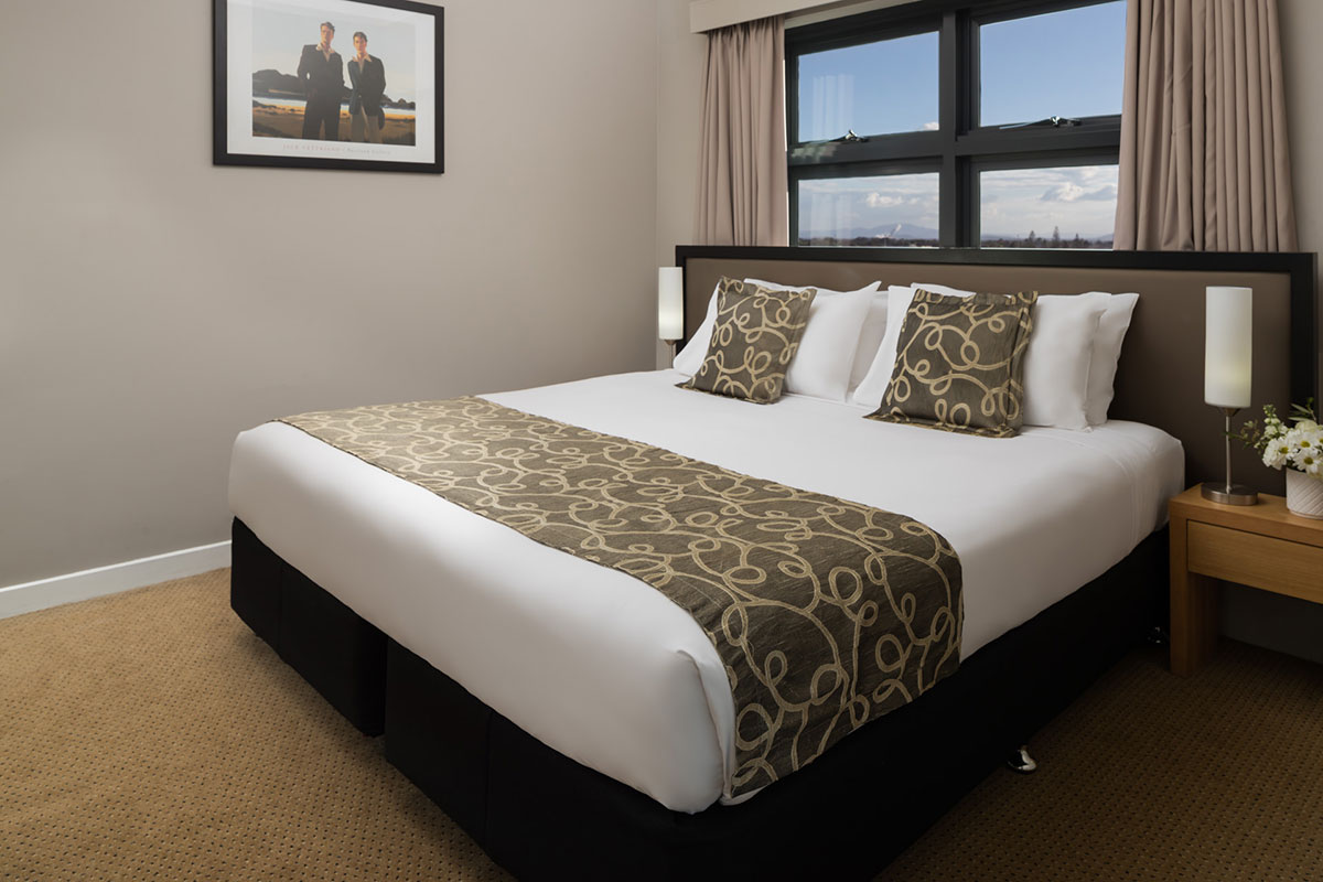 Deluxe Spa Suite | Rydges Mackay Suites